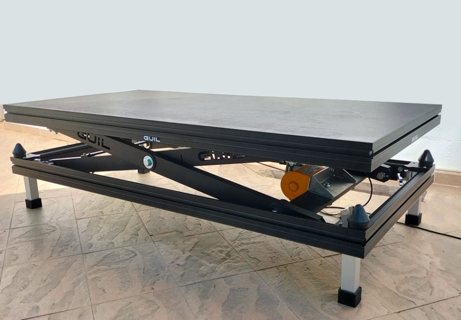 Motorised stage platform. Comes with 4 swivel wheels with brakes - TM500